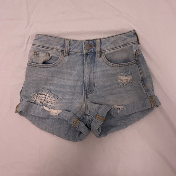 PacSun | Shorts | Pacsun Light Wash Blue Denim Slightly Ripped Mom ...